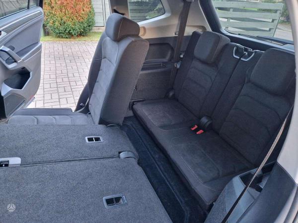Black Volkswagen Tiguan Allspace 2017 in Kelme, with an engine capacity of 1.97 L and mileage of 173 thousand km for 17999 €, photo 10 on AUTOMOTO.COM.LV