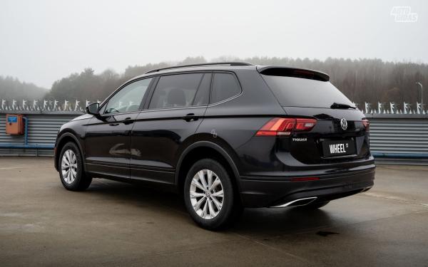 Melns Volkswagen Tiguan Allspace 2018 Viļņa, ar dzinēja tilpumu 2.00 L un nobraukumu 117 tūkst. km par 14450 €, foto 5 vietnē AUTOMOTO.COM.LV
