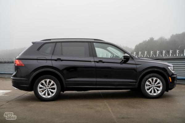 Melns Volkswagen Tiguan Allspace 2018 Viļņa, ar dzinēja tilpumu 2.00 L un nobraukumu 117 tūkst. km par 14450 €, foto 8 vietnē AUTOMOTO.COM.LV