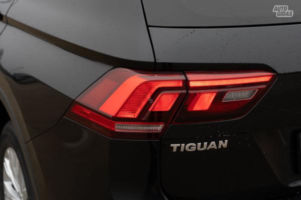 Melns Volkswagen Tiguan Allspace 2018 Viļņa, ar dzinēja tilpumu 2.00 L un nobraukumu 117 tūkst. km par 14450 €, foto 10 vietnē AUTOMOTO.COM.LV