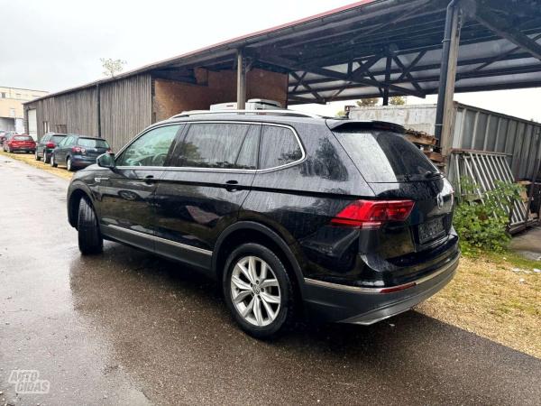 Melns Volkswagen Tiguan Allspace 2018 Kauņa, ar dzinēja tilpumu 2.00 L un nobraukumu 85 tūkst. km par 30589 €, foto 7 vietnē AUTOMOTO.COM.LV