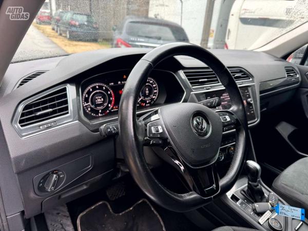 Melns Volkswagen Tiguan Allspace 2018 Kauņa, ar dzinēja tilpumu 2.00 L un nobraukumu 85 tūkst. km par 30589 €, foto 9 vietnē AUTOMOTO.COM.LV