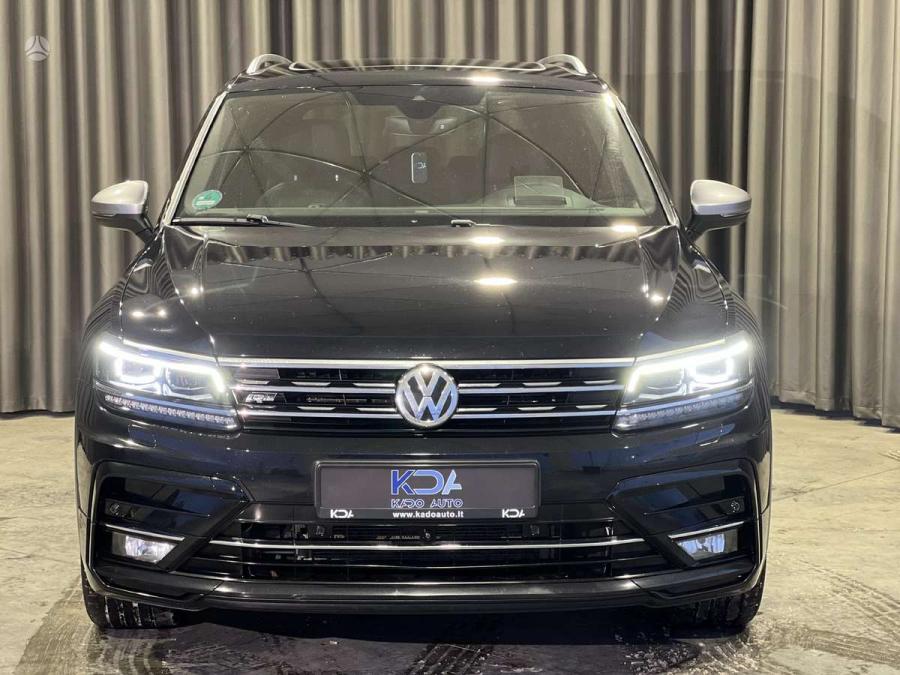 Black Volkswagen Tiguan Allspace 2018 in Marijampole, with an engine capacity of 1.97 L and mileage of 265 thousand km for 17950 €, photo 3 on AUTOMOTO.COM.LV