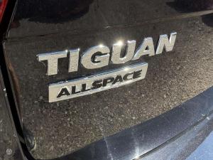 Black Volkswagen Tiguan Allspace 2018 in Kaunas, with an engine capacity of 2.00 L and mileage of 281 thousand km for 15750 €, photo 17 on AUTOMOTO.COM.LV