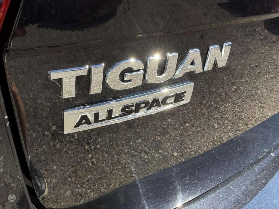 Black Volkswagen Tiguan Allspace 2018 in Kaunas, with an engine capacity of 2.00 L and mileage of 281 thousand km for 15750 €, photo 17 on AUTOMOTO.COM.LV