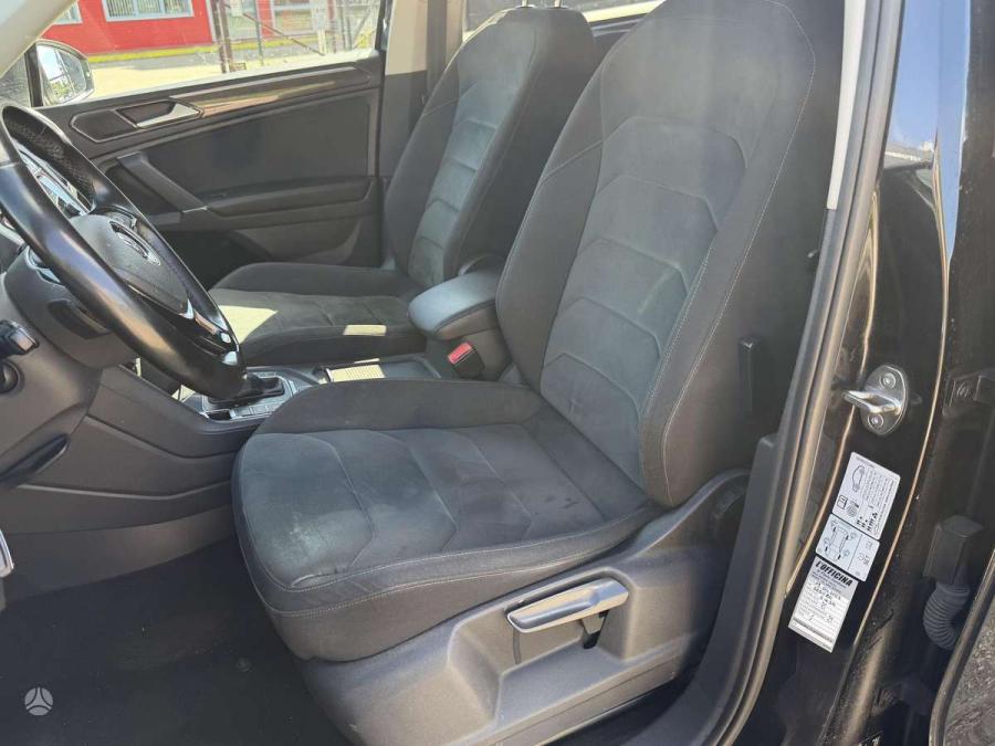 Black Volkswagen Tiguan Allspace 2018 in Kaunas, with an engine capacity of 2.00 L and mileage of 281 thousand km for 15750 €, photo 19 on AUTOMOTO.COM.LV