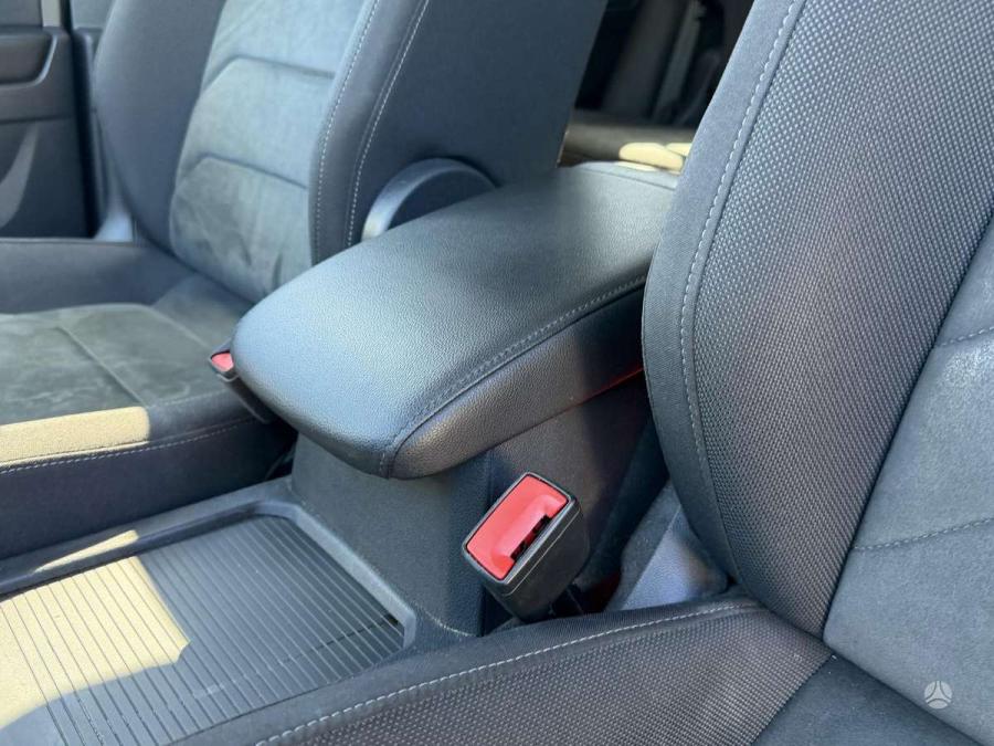 Black Volkswagen Tiguan Allspace 2018 in Kaunas, with an engine capacity of 2.00 L and mileage of 281 thousand km for 15750 €, photo 21 on AUTOMOTO.COM.LV