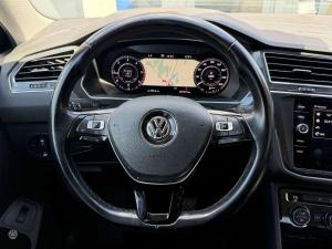 Black Volkswagen Tiguan Allspace 2018 in Kaunas, with an engine capacity of 2.00 L and mileage of 281 thousand km for 15750 €, photo 26 on AUTOMOTO.COM.LV