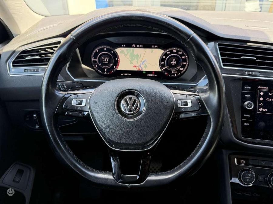Black Volkswagen Tiguan Allspace 2018 in Kaunas, with an engine capacity of 2.00 L and mileage of 281 thousand km for 15750 €, photo 26 on AUTOMOTO.COM.LV