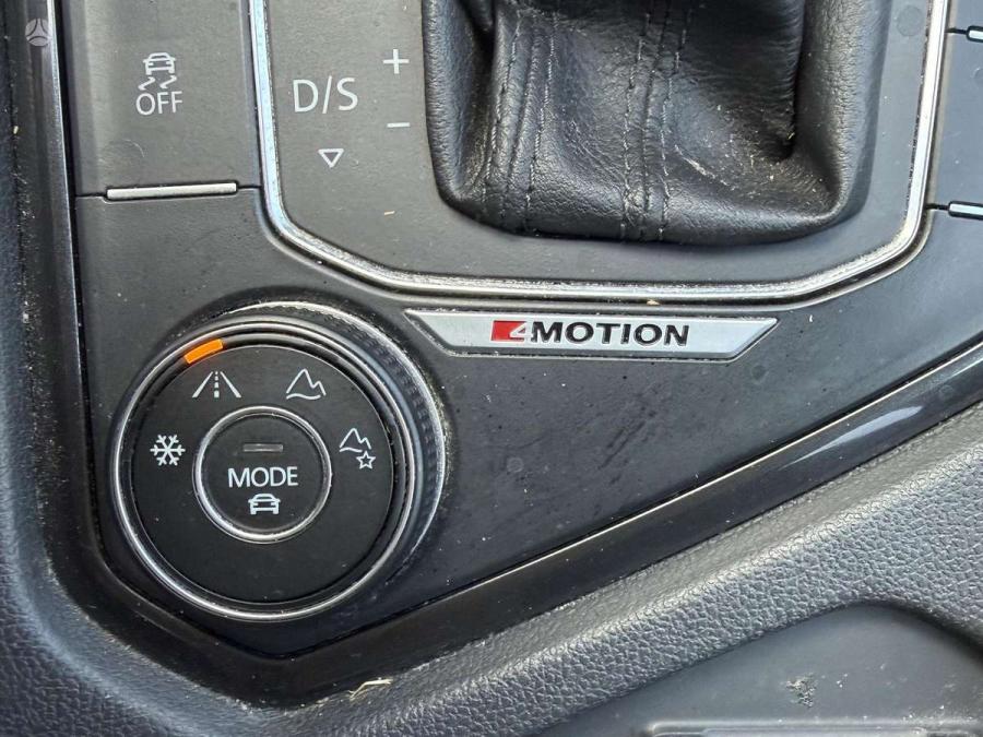 Black Volkswagen Tiguan Allspace 2018 in Kaunas, with an engine capacity of 2.00 L and mileage of 281 thousand km for 15750 €, photo 31 on AUTOMOTO.COM.LV