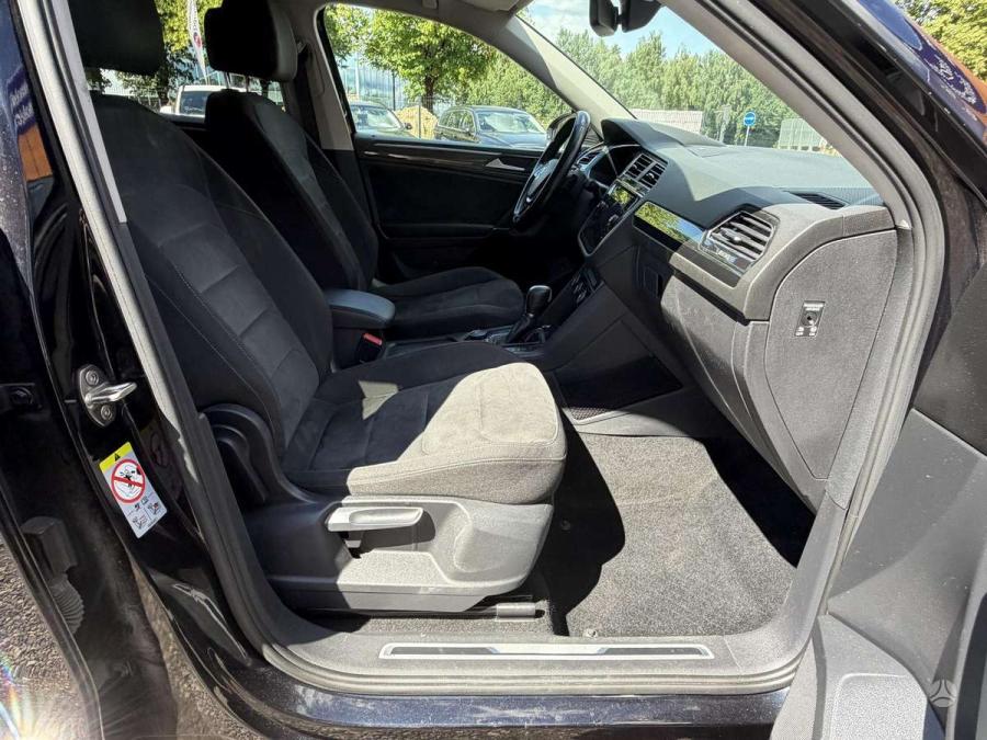 Black Volkswagen Tiguan Allspace 2018 in Kaunas, with an engine capacity of 2.00 L and mileage of 281 thousand km for 15750 €, photo 36 on AUTOMOTO.COM.LV