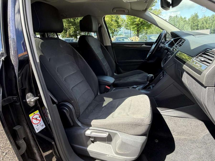 Black Volkswagen Tiguan Allspace 2018 in Kaunas, with an engine capacity of 2.00 L and mileage of 281 thousand km for 15750 €, photo 37 on AUTOMOTO.COM.LV