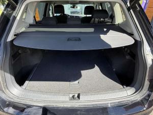 Black Volkswagen Tiguan Allspace 2018 in Kaunas, with an engine capacity of 2.00 L and mileage of 281 thousand km for 15750 €, photo 39 on AUTOMOTO.COM.LV