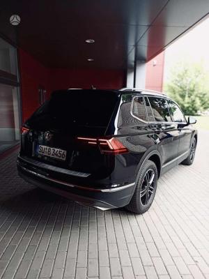 Black Volkswagen Tiguan Allspace 2018 in Utena, with an engine capacity of 1.97 L and mileage of 315 thousand km for 17950 €, photo  on AUTOMOTO.COM.LV