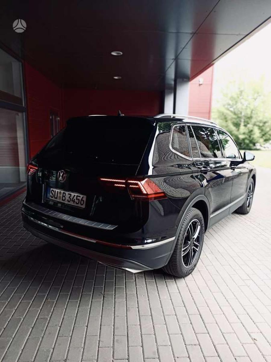 Black Volkswagen Tiguan Allspace 2018 in Utena, with an engine capacity of 1.97 L and mileage of 315 thousand km for 17950 €, photo 1 on AUTOMOTO.COM.LV