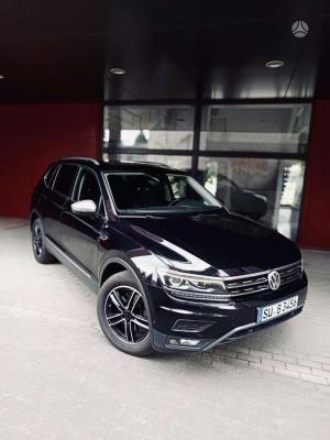 Black Volkswagen Tiguan Allspace 2018 in Utena, with an engine capacity of 1.97 L and mileage of 315 thousand km for 17950 €, photo 6 on AUTOMOTO.COM.LV