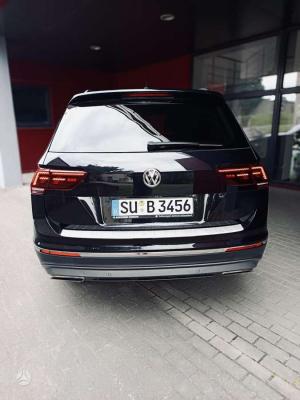 Black Volkswagen Tiguan Allspace 2018 in Utena, with an engine capacity of 1.97 L and mileage of 315 thousand km for 17950 €, photo 12 on AUTOMOTO.COM.LV