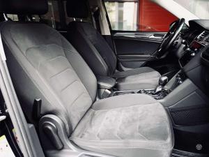 Black Volkswagen Tiguan Allspace 2018 in Utena, with an engine capacity of 1.97 L and mileage of 315 thousand km for 17950 €, photo 16 on AUTOMOTO.COM.LV