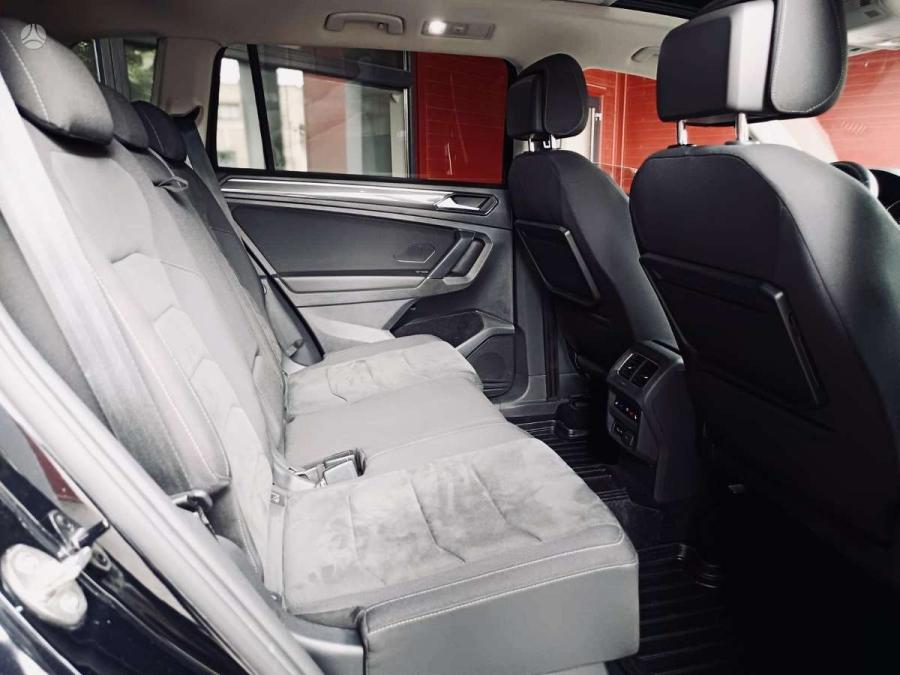 Black Volkswagen Tiguan Allspace 2018 in Utena, with an engine capacity of 1.97 L and mileage of 315 thousand km for 17950 €, photo 17 on AUTOMOTO.COM.LV