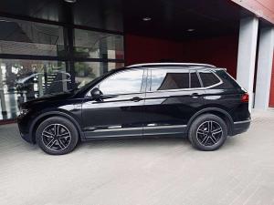 Black Volkswagen Tiguan Allspace 2018 in Utena, with an engine capacity of 1.97 L and mileage of 315 thousand km for 17950 €, photo 20 on AUTOMOTO.COM.LV