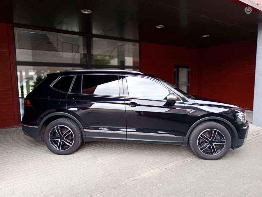 Black Volkswagen Tiguan Allspace 2018 in Utena, with an engine capacity of 1.97 L and mileage of 315 thousand km for 17950 €, photo 21 on AUTOMOTO.COM.LV