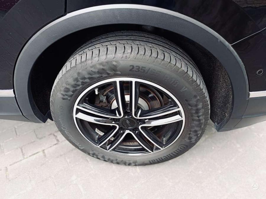 Black Volkswagen Tiguan Allspace 2018 in Utena, with an engine capacity of 1.97 L and mileage of 315 thousand km for 17950 €, photo 23 on AUTOMOTO.COM.LV
