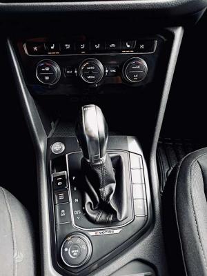 Black Volkswagen Tiguan Allspace 2018 in Utena, with an engine capacity of 1.97 L and mileage of 315 thousand km for 17950 €, photo 27 on AUTOMOTO.COM.LV