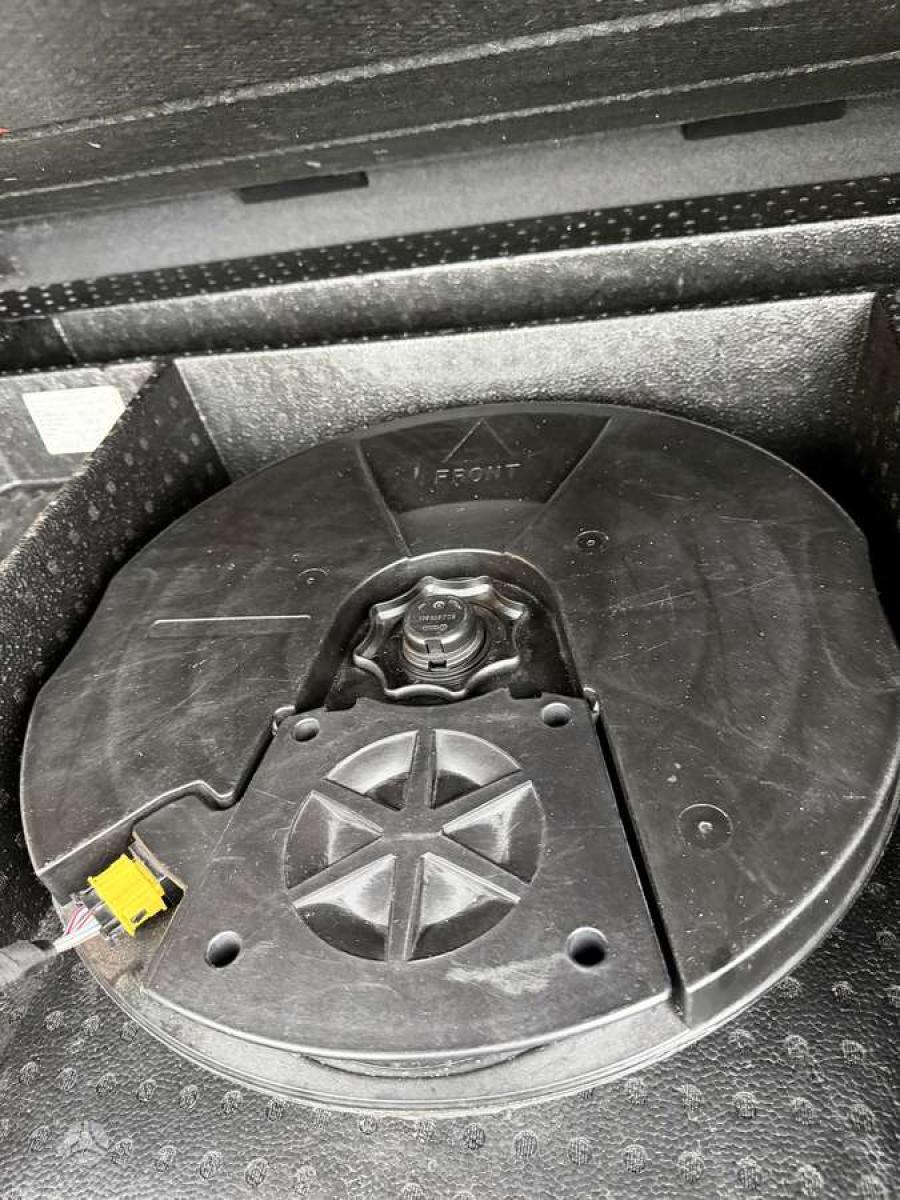Black Volkswagen Tiguan Allspace 2018 in Utena, with an engine capacity of 1.97 L and mileage of 315 thousand km for 17950 €, photo 37 on AUTOMOTO.COM.LV