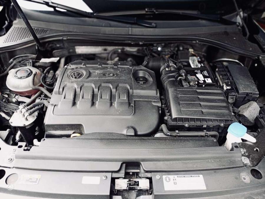 Black Volkswagen Tiguan Allspace 2018 in Utena, with an engine capacity of 1.97 L and mileage of 315 thousand km for 17950 €, photo 38 on AUTOMOTO.COM.LV