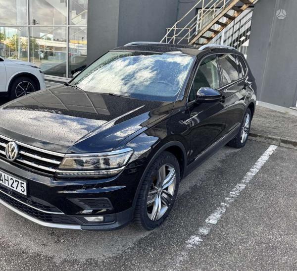 Черный Фольксваген Tiguan Allspace 2018 в Науйойи-Акмяне, объемом двигателя 1.97 л и пробегом 317 тыс. км за 16000 €, фото 2 на AUTOMOTO.COM.LV