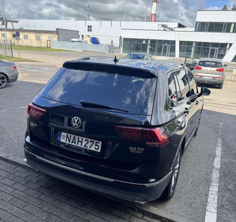 Черный Фольксваген Tiguan Allspace 2018 в Науйойи-Акмяне, объемом двигателя 1.97 л и пробегом 317 тыс. км за 16000 €, фото 4 на AUTOMOTO.COM.LV