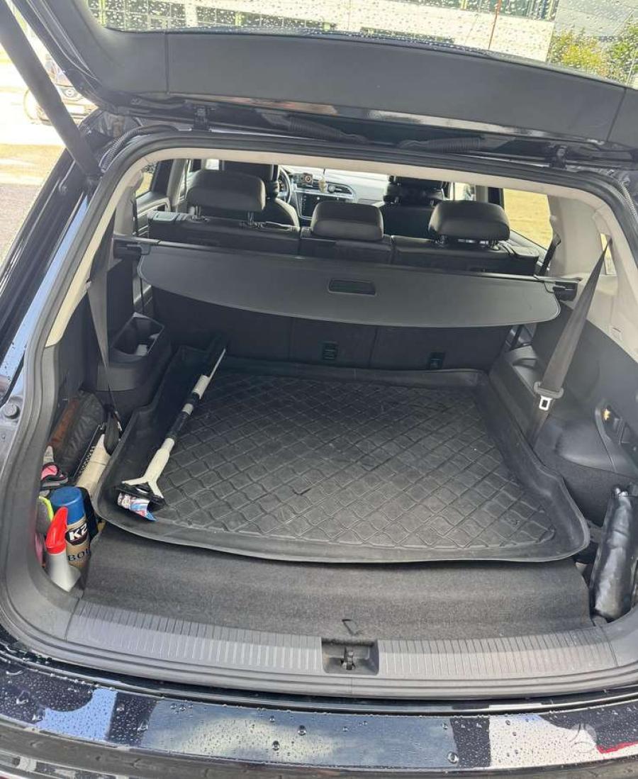 Черный Фольксваген Tiguan Allspace 2018 в Науйойи-Акмяне, объемом двигателя 1.97 л и пробегом 317 тыс. км за 16000 €, фото 7 на AUTOMOTO.COM.LV