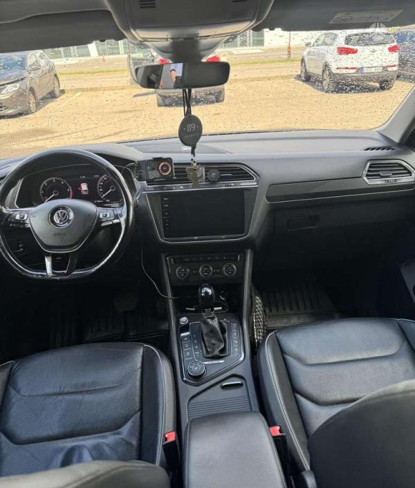 Черный Фольксваген Tiguan Allspace 2018 в Науйойи-Акмяне, объемом двигателя 1.97 л и пробегом 317 тыс. км за 16000 €, фото 10 на AUTOMOTO.COM.LV