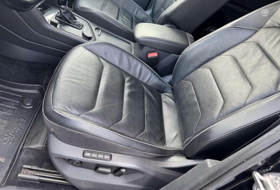 Черный Фольксваген Tiguan Allspace 2018 в Науйойи-Акмяне, объемом двигателя 1.97 л и пробегом 317 тыс. км за 16000 €, фото 16 на AUTOMOTO.COM.LV
