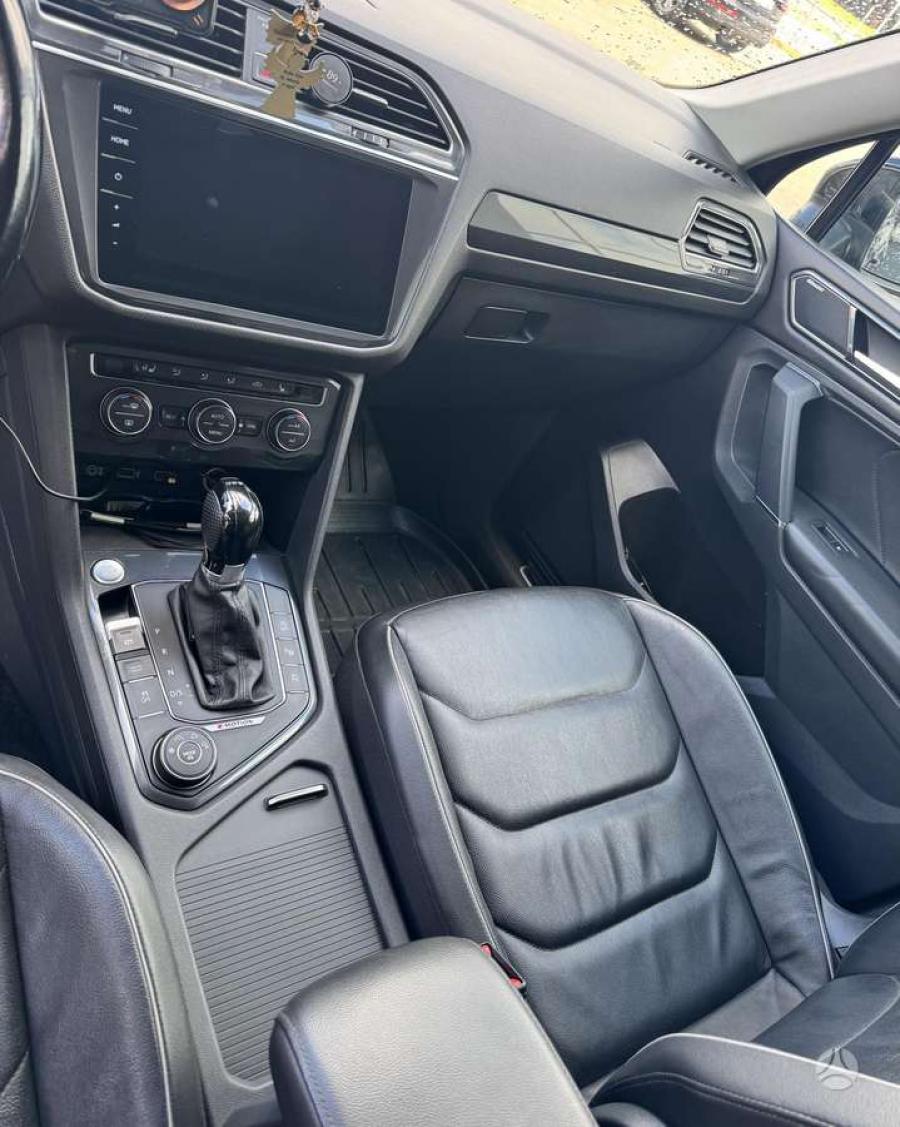 Черный Фольксваген Tiguan Allspace 2018 в Науйойи-Акмяне, объемом двигателя 1.97 л и пробегом 317 тыс. км за 16000 €, фото 17 на AUTOMOTO.COM.LV