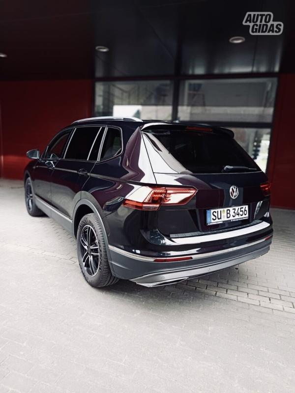 Black Volkswagen Tiguan Allspace 2018 in Utena, with an engine capacity of 2.00 L and mileage of 315 thousand km for 17950 €, photo 3 on AUTOMOTO.COM.LV