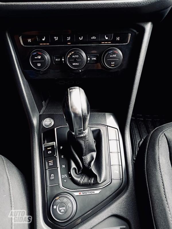 Black Volkswagen Tiguan Allspace 2018 in Utena, with an engine capacity of 2.00 L and mileage of 315 thousand km for 17950 €, photo 8 on AUTOMOTO.COM.LV