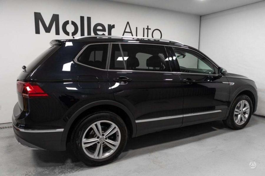 Black Volkswagen Tiguan Allspace 2019 in Vilnius, with an engine capacity of 2.00 L and mileage of 167 thousand km for 21900 €, photo 3 on AUTOMOTO.COM.LV