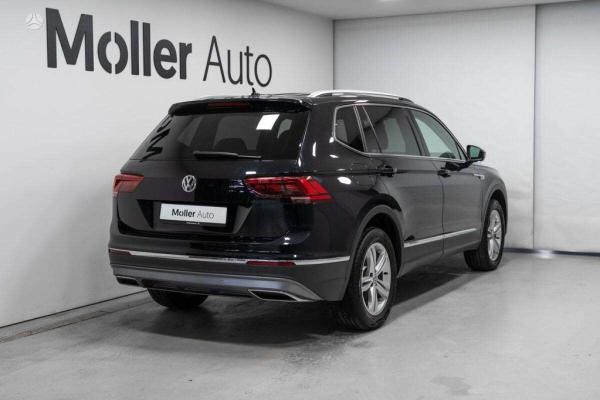 Black Volkswagen Tiguan Allspace 2019 in Vilnius, with an engine capacity of 2.00 L and mileage of 167 thousand km for 21900 €, photo 4 on AUTOMOTO.COM.LV