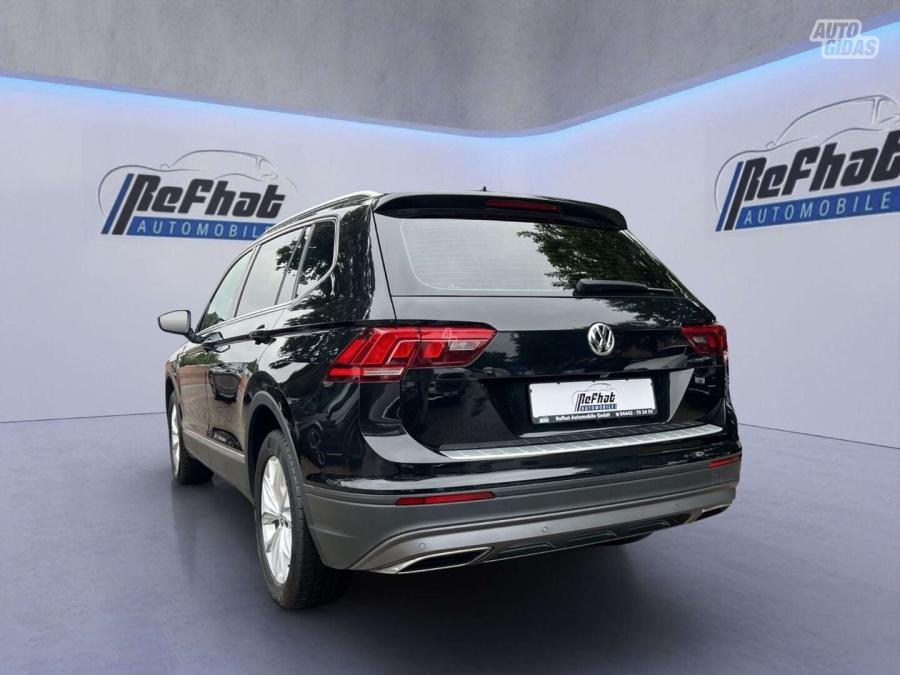Black Volkswagen Tiguan Allspace 2019 in Kaunas, with an engine capacity of 2.00 L and mileage of 74 thousand km for 29507 €, photo 7 on AUTOMOTO.COM.LV