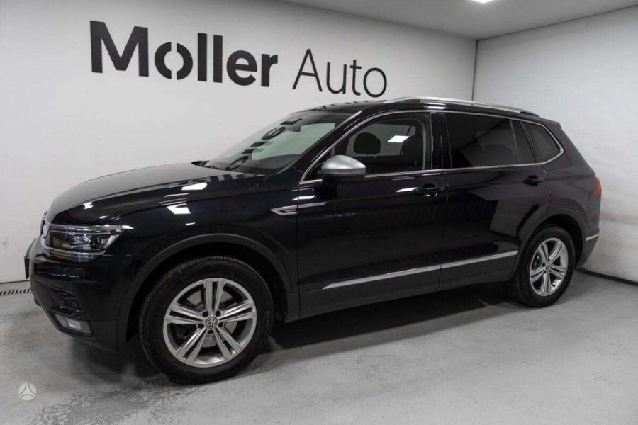 Black Volkswagen Tiguan Allspace 2019 in Vilnius, with an engine capacity of 2.00 L and mileage of 167 thousand km for 21900 €, photo 2 on AUTOMOTO.COM.LV