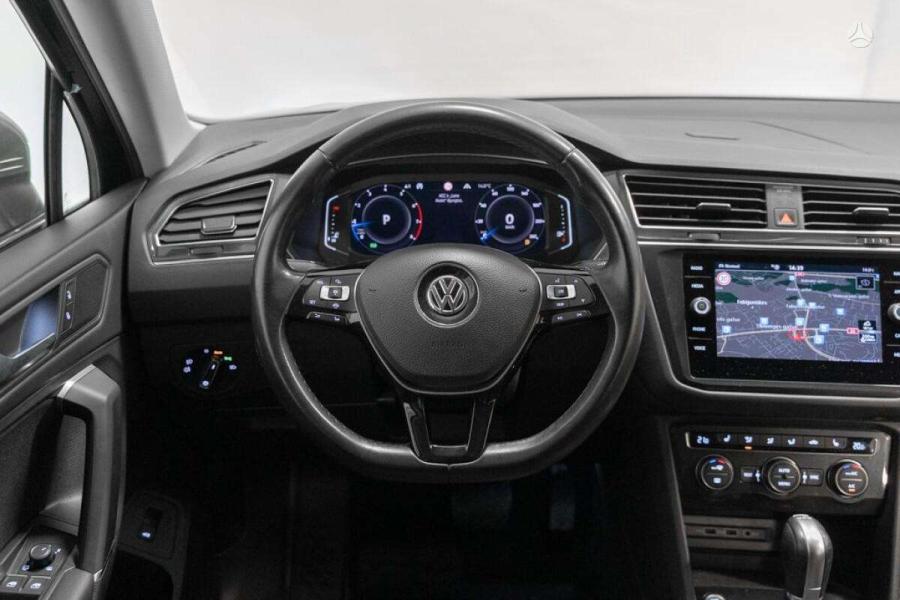Black Volkswagen Tiguan Allspace 2019 in Vilnius, with an engine capacity of 2.00 L and mileage of 167 thousand km for 21900 €, photo 11 on AUTOMOTO.COM.LV