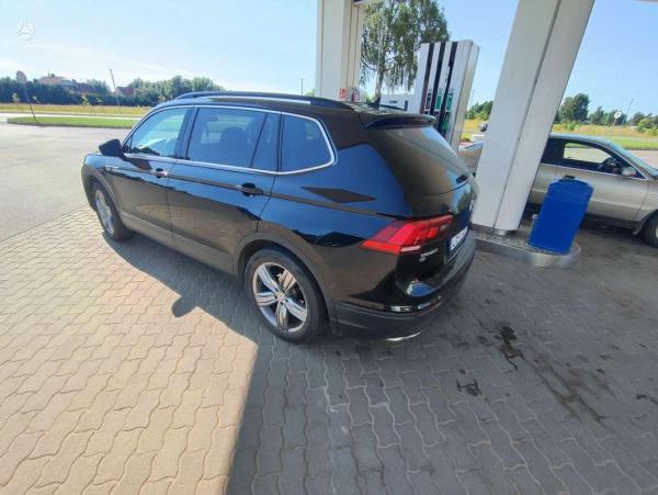 Black Volkswagen Tiguan Allspace 2019 in Silute, with an engine capacity of 1.98 L and mileage of 124 thousand km for 16000 €, photo 5 on AUTOMOTO.COM.LV