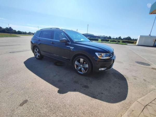 Black Volkswagen Tiguan Allspace 2019 in Silute, with an engine capacity of 1.98 L and mileage of 124 thousand km for 16000 €, photo 6 on AUTOMOTO.COM.LV