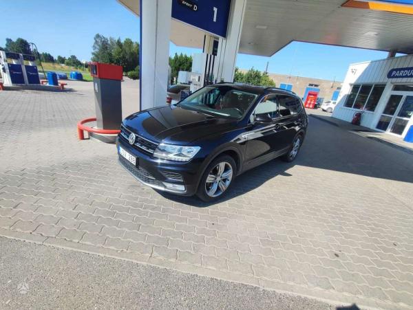 Black Volkswagen Tiguan Allspace 2019 in Silute, with an engine capacity of 1.98 L and mileage of 124 thousand km for 16000 €, photo 7 on AUTOMOTO.COM.LV