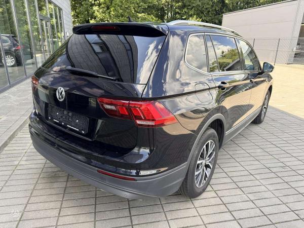 Black Volkswagen Tiguan Allspace 2019 in Kaunas, with an engine capacity of 1.50 L and mileage of 217 thousand km for 16200 €, photo 4 on AUTOMOTO.COM.LV