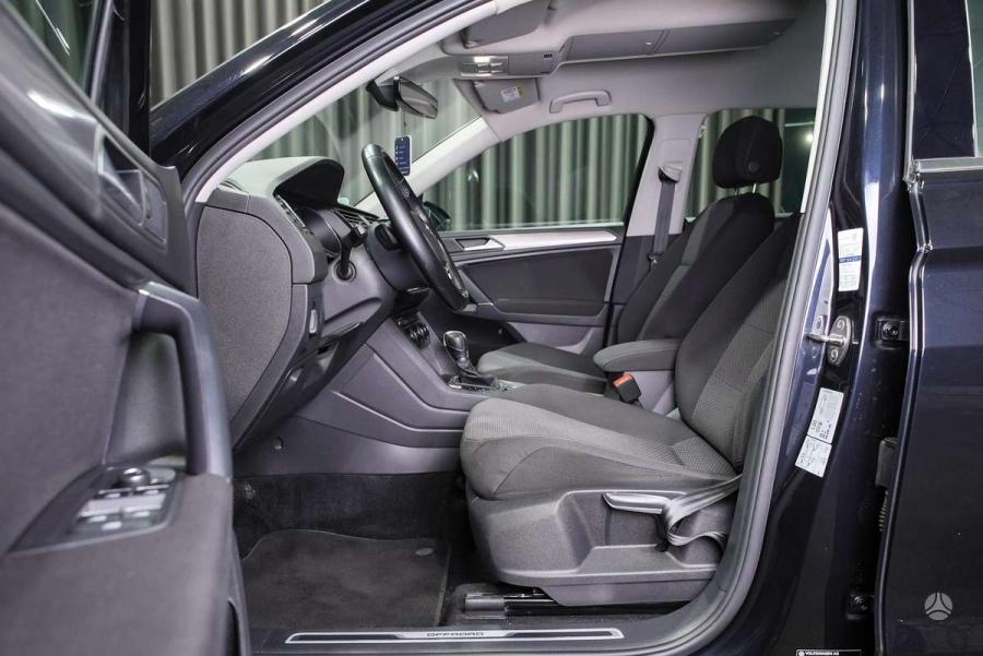 Melns Volkswagen Tiguan Allspace 2019 Marijampole, ar dzinēja tilpumu 1.97 L un nobraukumu 200 tūkst. km par 14950 €, foto 29 vietnē AUTOMOTO.COM.LV