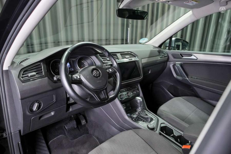 Melns Volkswagen Tiguan Allspace 2019 Marijampole, ar dzinēja tilpumu 1.97 L un nobraukumu 200 tūkst. km par 14950 €, foto 31 vietnē AUTOMOTO.COM.LV