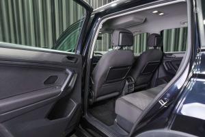 Melns Volkswagen Tiguan Allspace 2019 Marijampole, ar dzinēja tilpumu 1.97 L un nobraukumu 200 tūkst. km par 14950 €, foto 41 vietnē AUTOMOTO.COM.LV