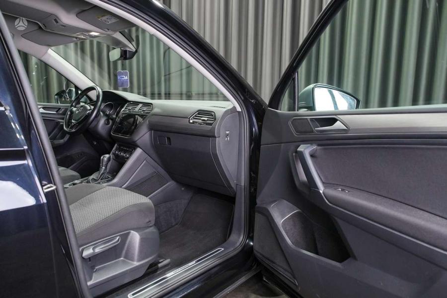 Melns Volkswagen Tiguan Allspace 2019 Marijampole, ar dzinēja tilpumu 1.97 L un nobraukumu 200 tūkst. km par 14950 €, foto 53 vietnē AUTOMOTO.COM.LV